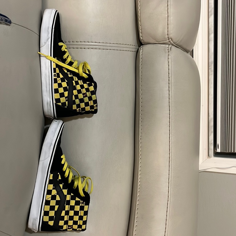 Hi-Top Where Is Waldo's Classic Vans - Gem